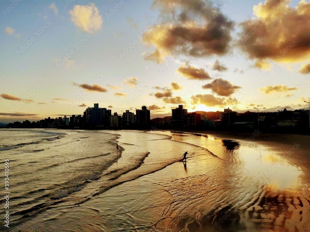 Foto de sol e praia ondas do mar nuvens amanhecer flores dia lindo ...