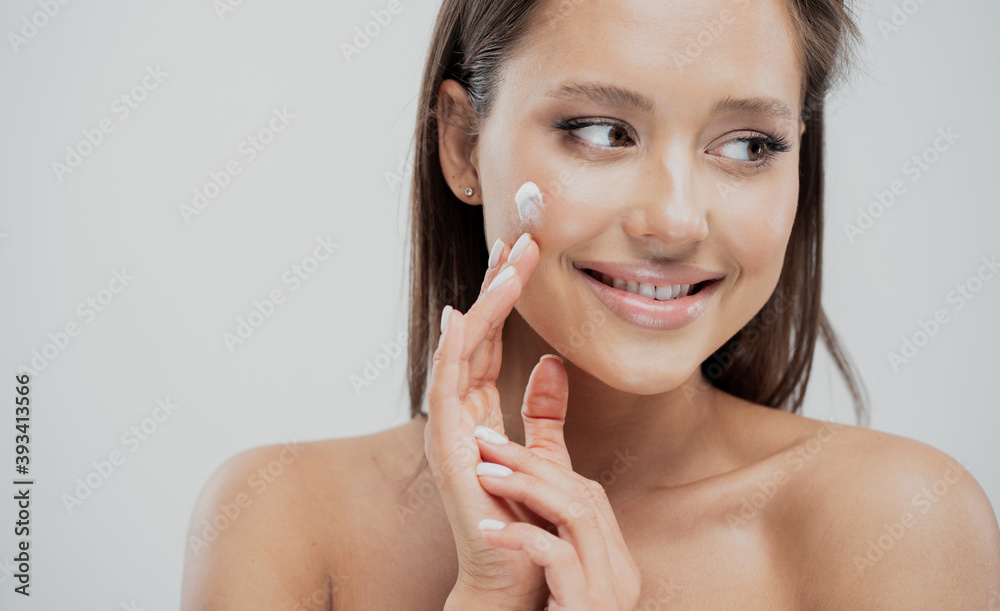 Foto de beauty portrait of a woman young beautiful smooth skin. banner ...