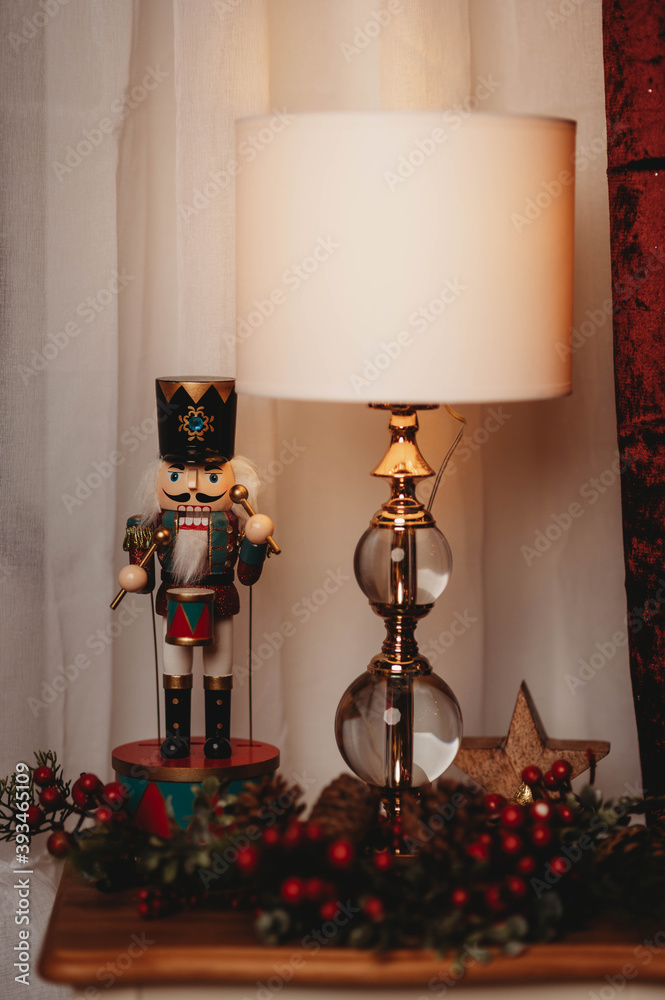 pokój stolik nocny dziadek do orzechów Stock Photo | Adobe Stock