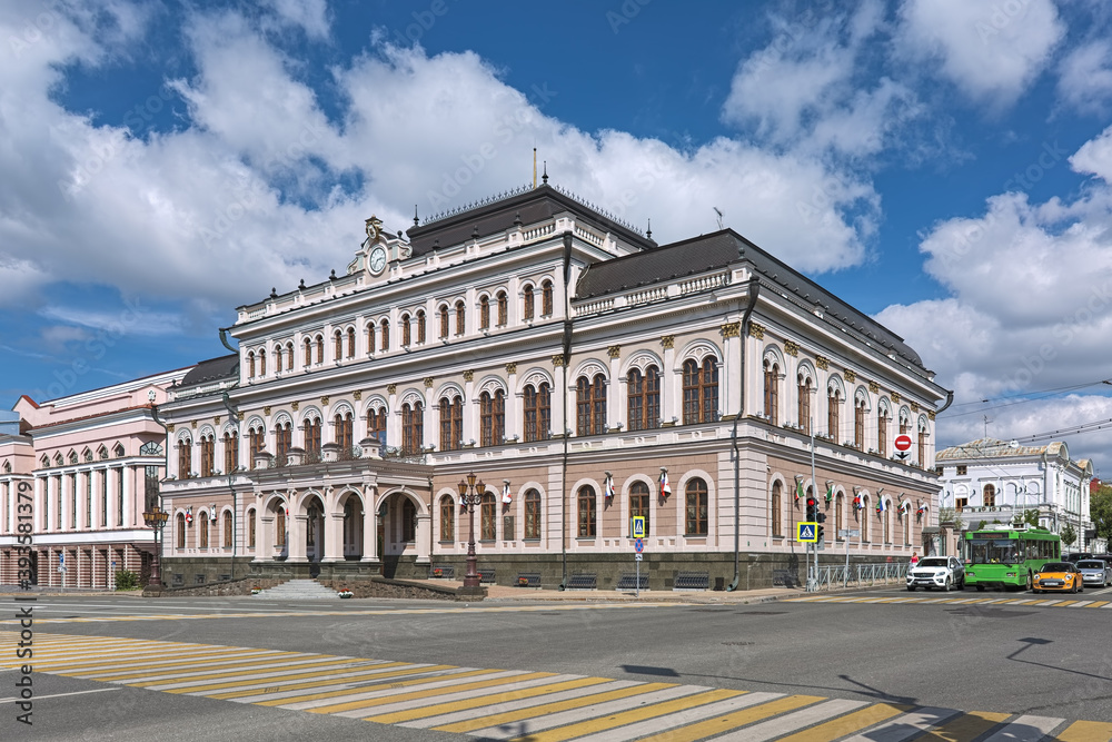 Foto de Kazan Town Hall at Freedom Square, Russia. It was built in 1854 ...