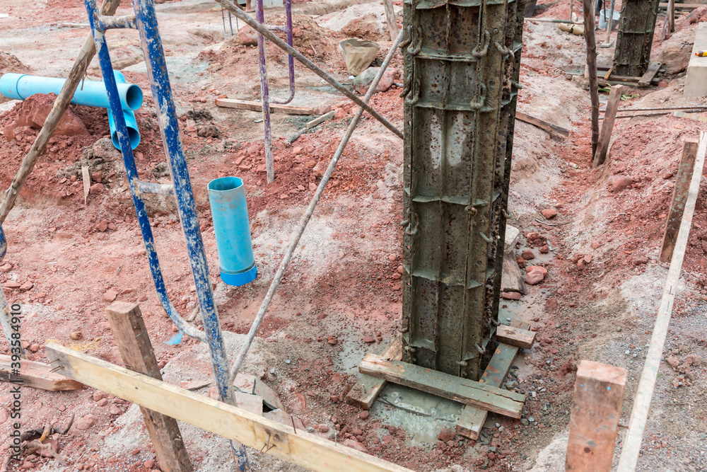 Column formwork Internal steel structure Made up of poles from the ...
