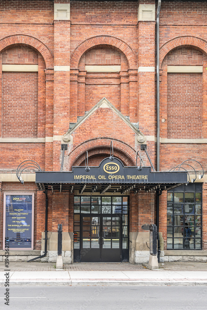 Foto de Opera Theatre. Building that presently houses the Imperial Oil ...