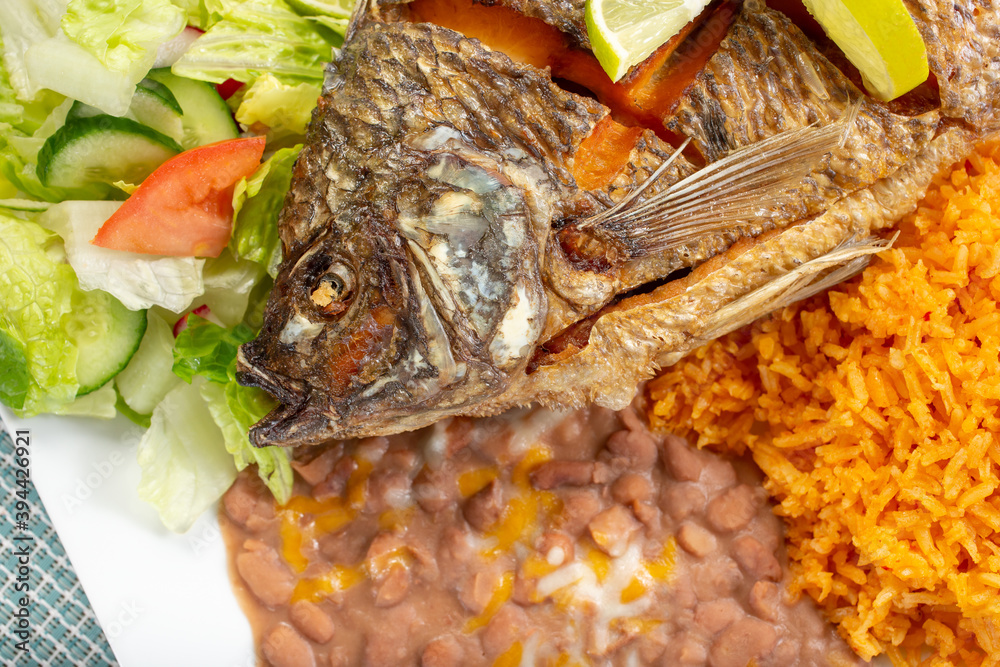Foto de A top down view of a plate of deep fried tilapia, also known as ...