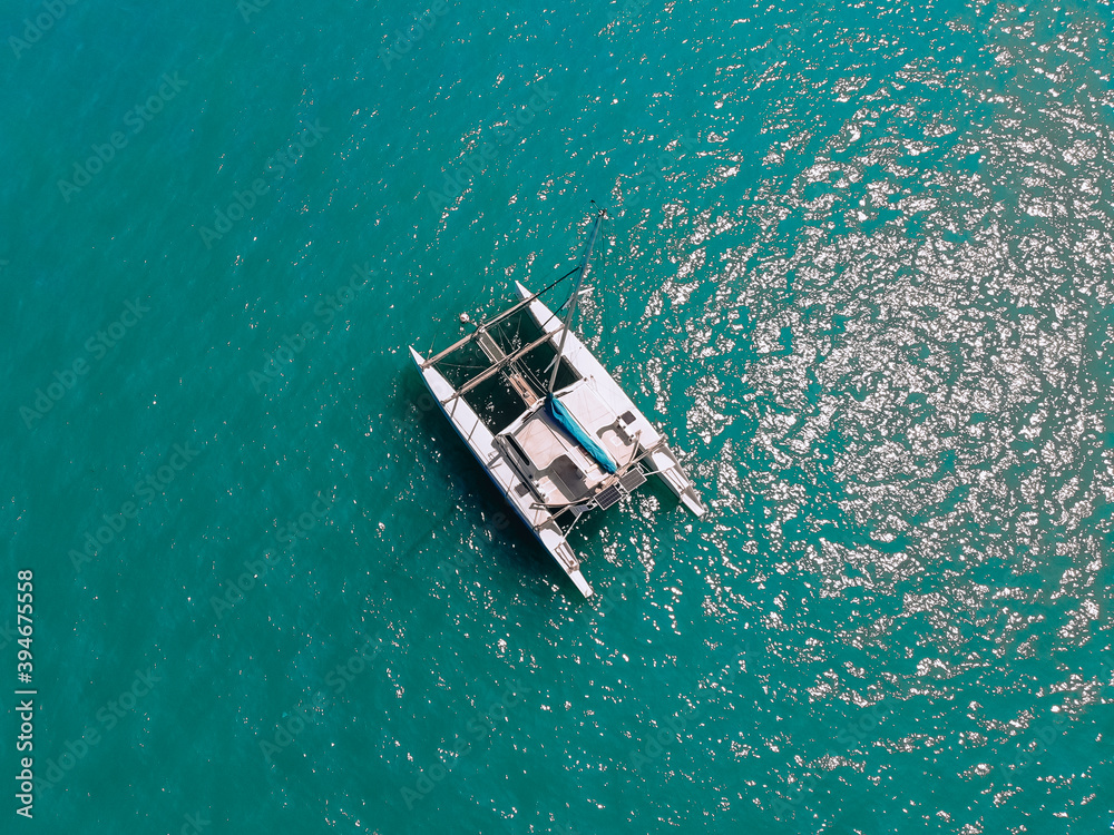 Foto de Bird's eyes view of the amazing white catamaran sailing across ...