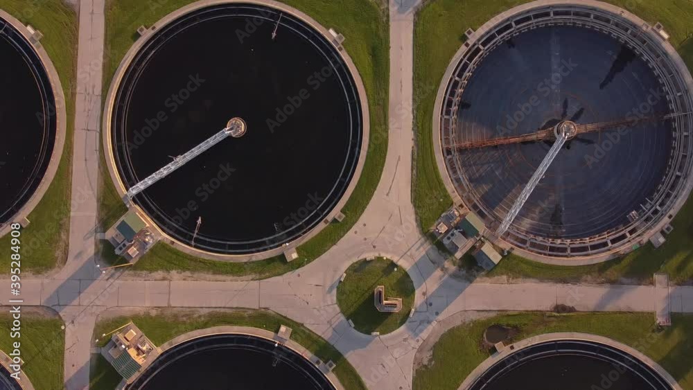 Vidéo Stock Sludge Scraper On Circular Tanks At Detroit Wastewater ...