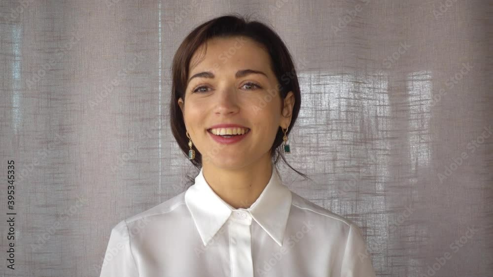 Young woman counts on her fingers. The teacher teaches students to ...