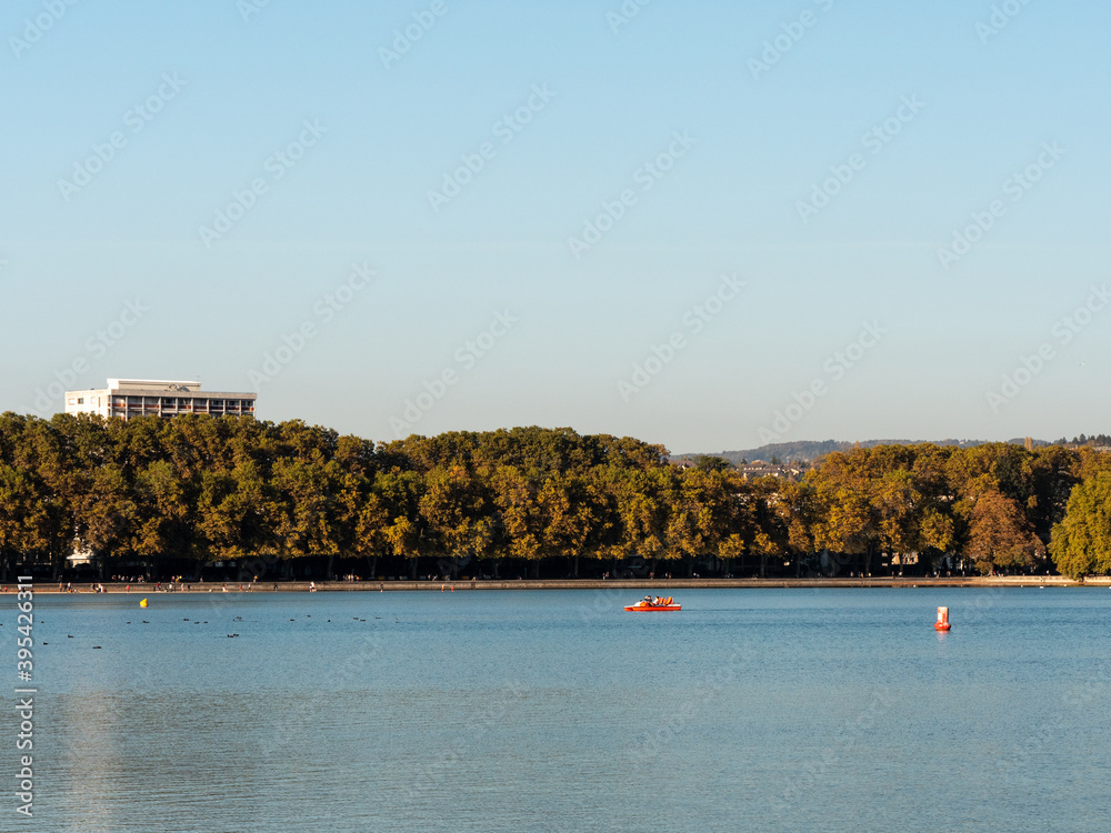 Foto de View on the Lake Annecy (French: Lac d'Annecy), perialpine lake ...
