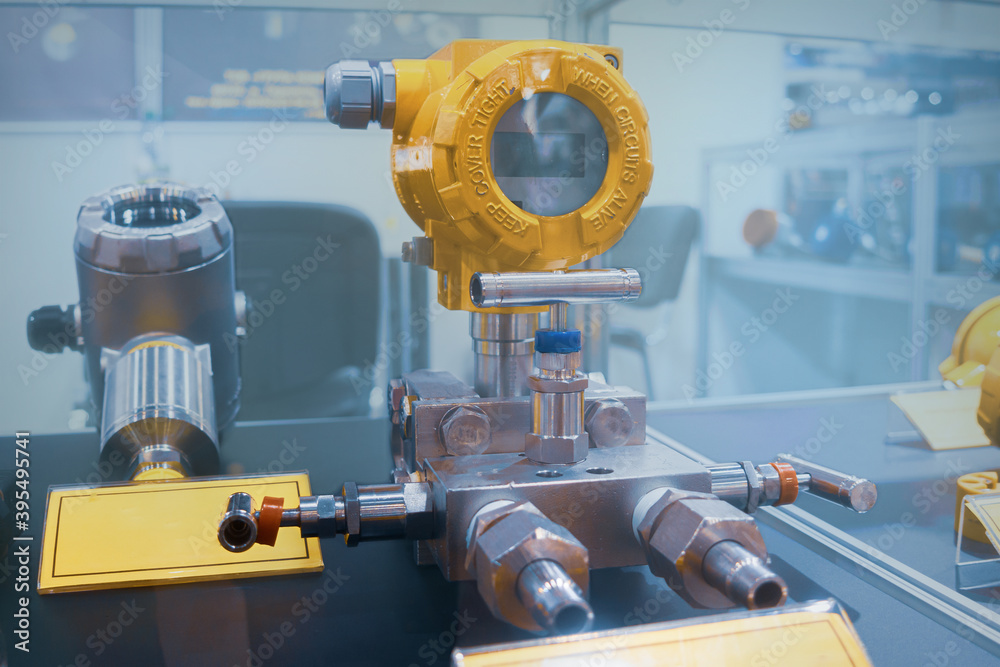 Device Differential pressure transmitter. Differential pressure sensor ...