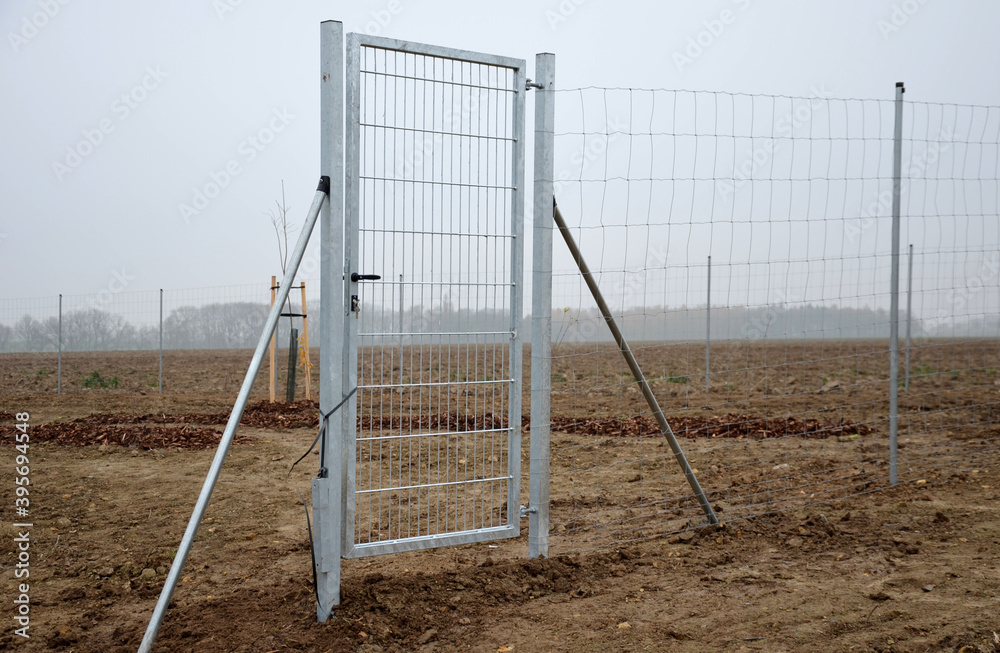 construction of forestry fencing from economic mesh and galvanized ...