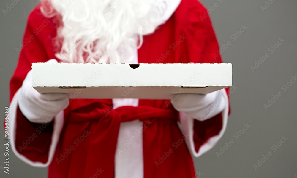 Foto de White pizza box in the hands of Santa Claus in white mittens ...