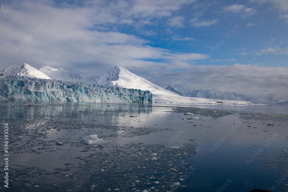 Lilliehöökbreen glacier, Spitsbergen / Svalbard during a cruise on an ...