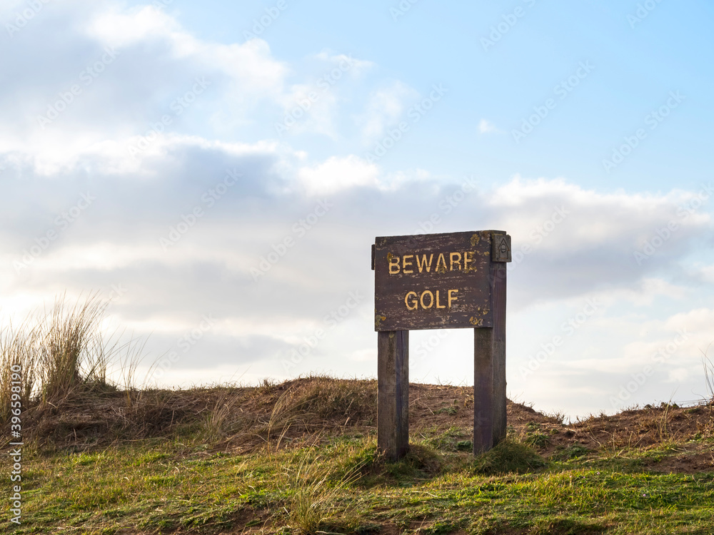 Foto de Beware golf warning sign on the South West Coast Path at ...