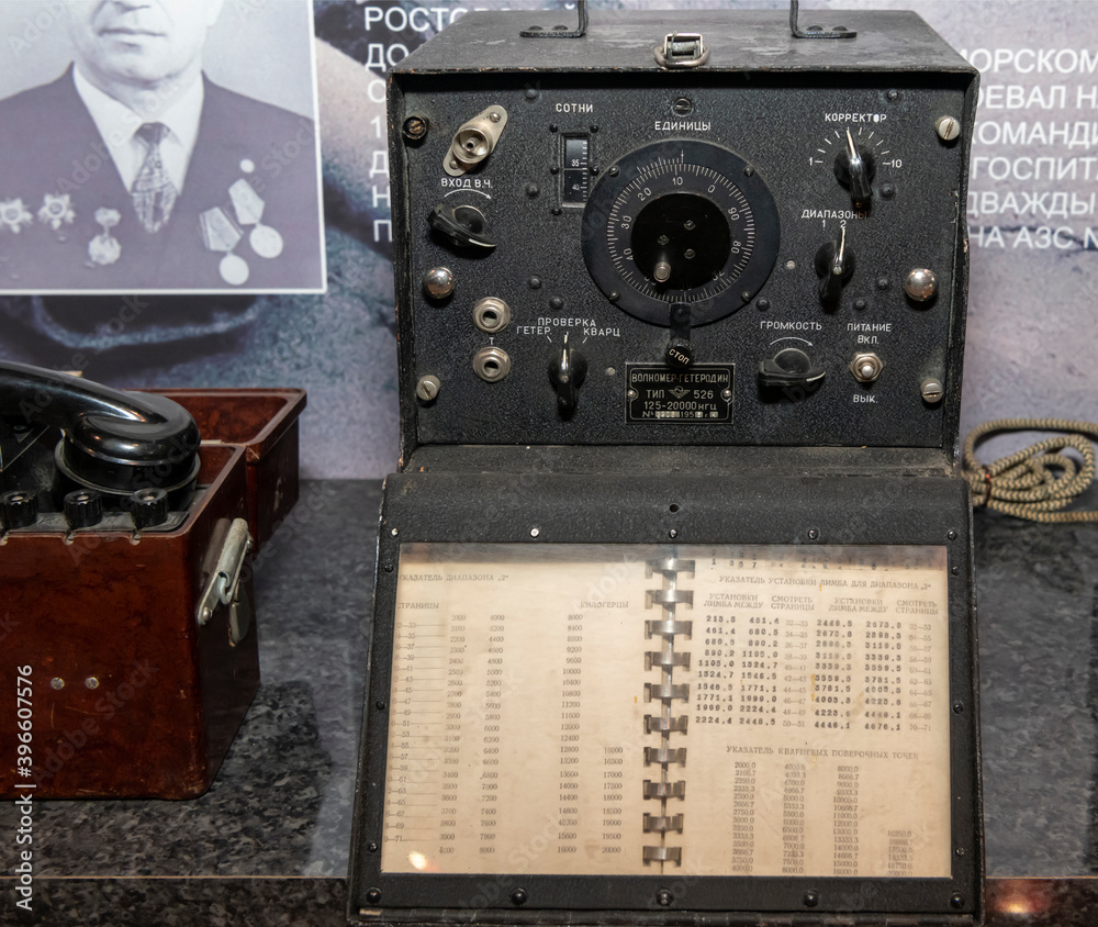 Wave meter-local oscillator, type 526, 1955 (inscriptions: hundreds ...