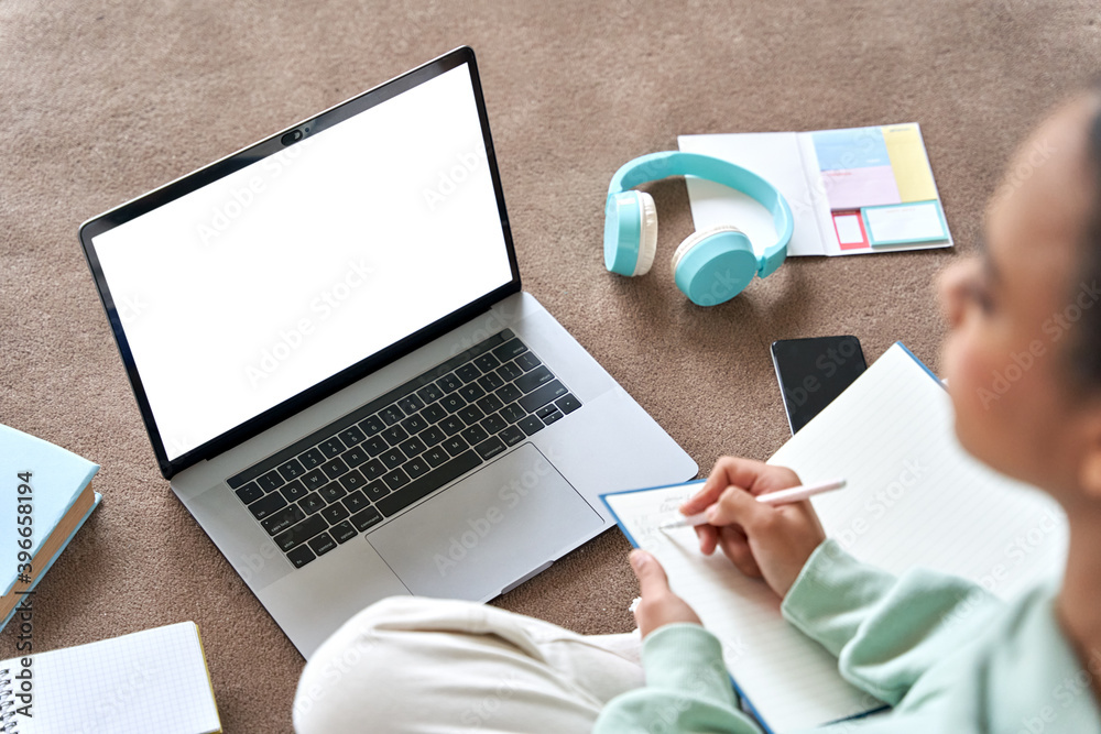 Fotka „African teen school girl student virtual distance learning ...