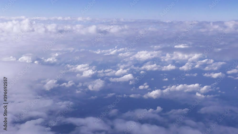 飛行機から見た成層圏の雲海とジェットエンジンの音 Stock ビデオ | Adobe Stock