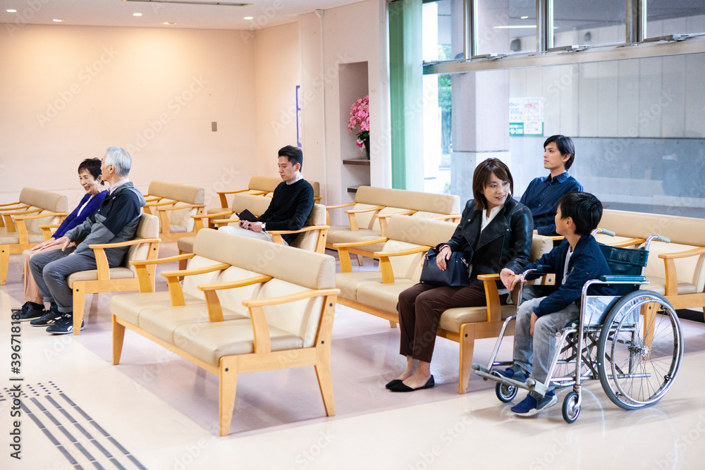 Foto De 病院の待合室で待つ人々 Do Stock Adobe Stock