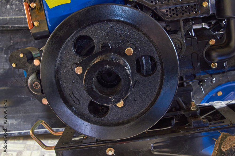 flywheel on a tractor,flywheel damper for diesel engine on a two ...