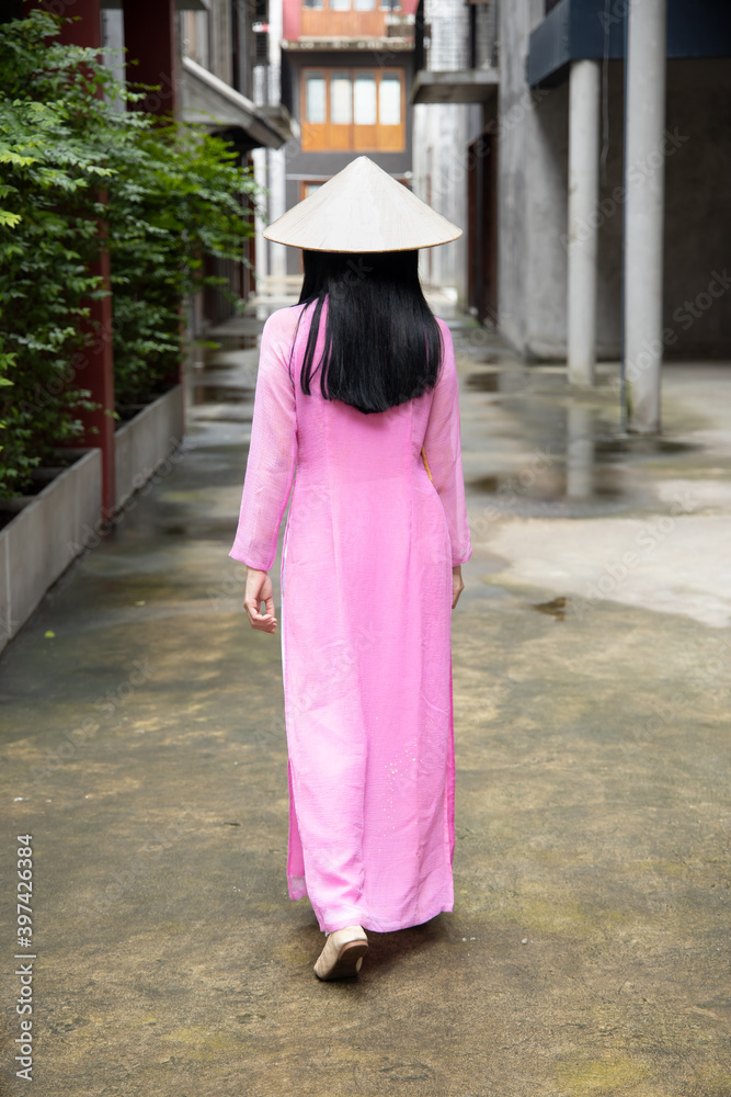 Back of random anonymous Vietnamese woman in southeast asian travel ...