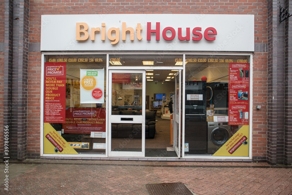 Exterior facade to Bright House pay weekly in installments shop store ...