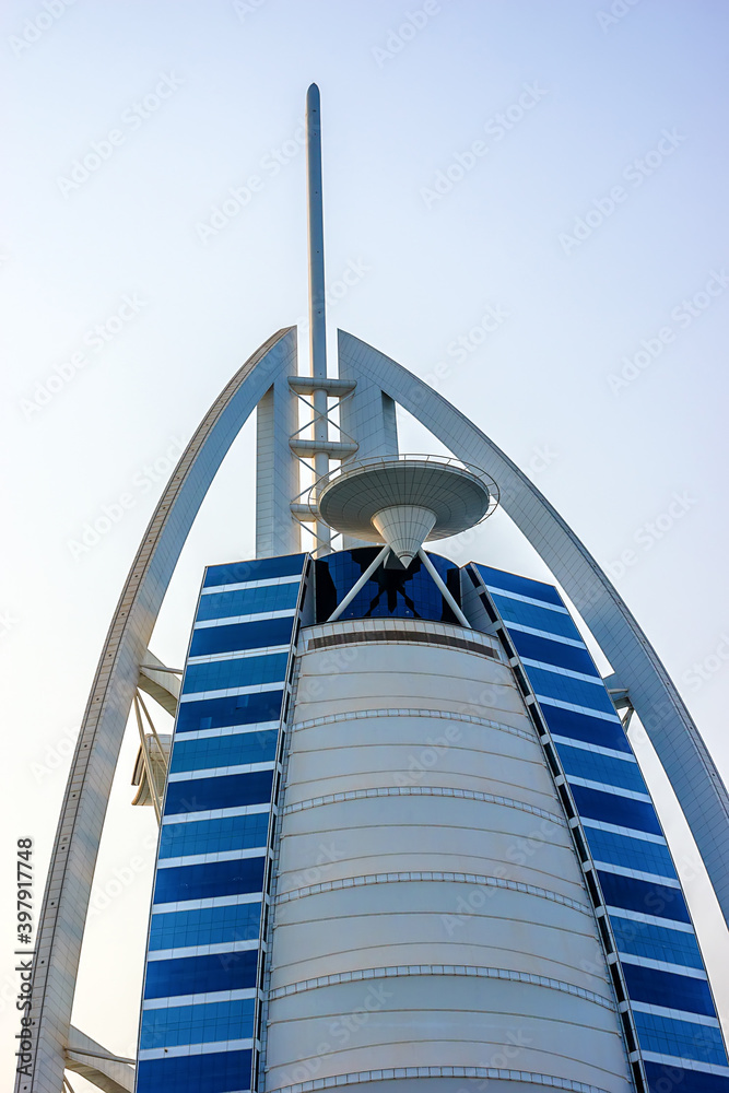 Foto de World's most luxurious hotel Burj Al Arab, on an artificial ...