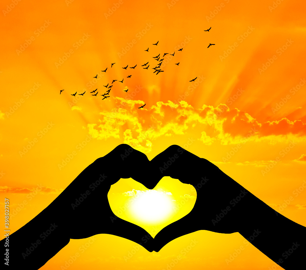 dibujando un corazon con las manos frente al sol Stock Photo | Adobe Stock