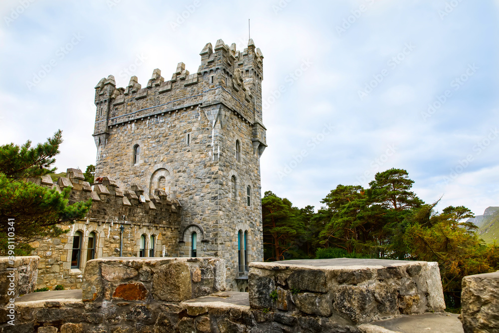 Foto de Glenveagh Castle, Donegal in Northern Ireland. Beautiful park ...