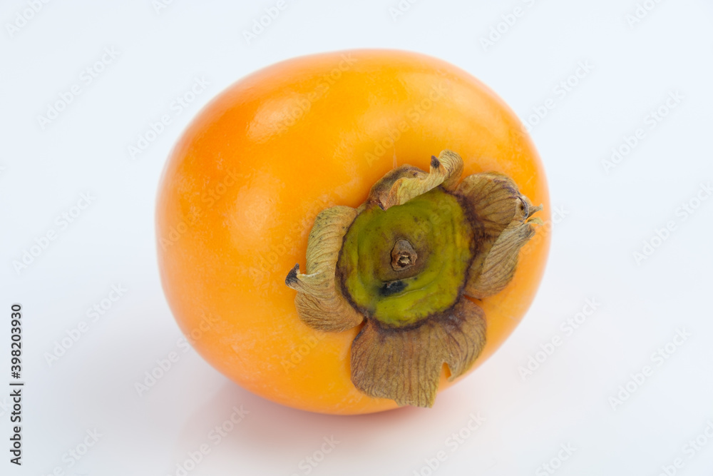 Eine einzelne Kaki: tropische exotische vitaminreiche Frucht / Obst ...