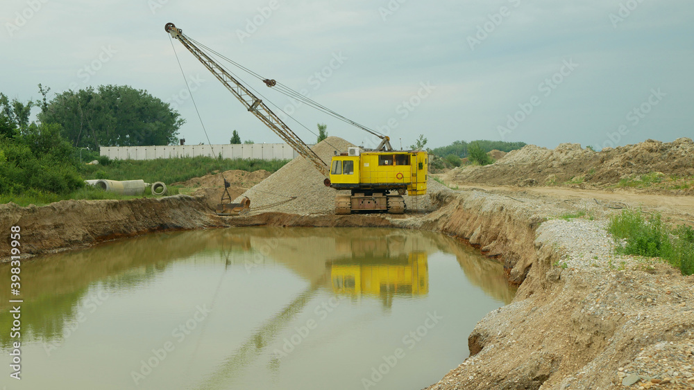 Fotka „Mining gravel sand pit excavator digger dredger extraction ...