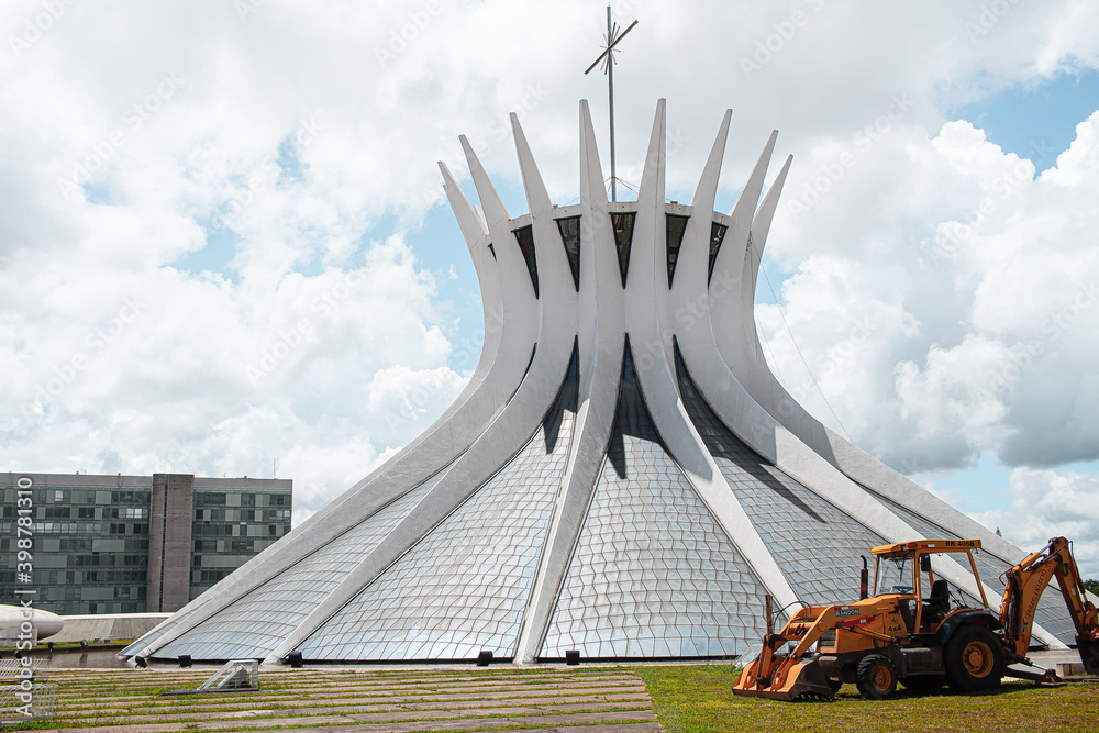 Catedral Metropolitana Nossa Senhora Aparecida ( Catedral de Brasília ...