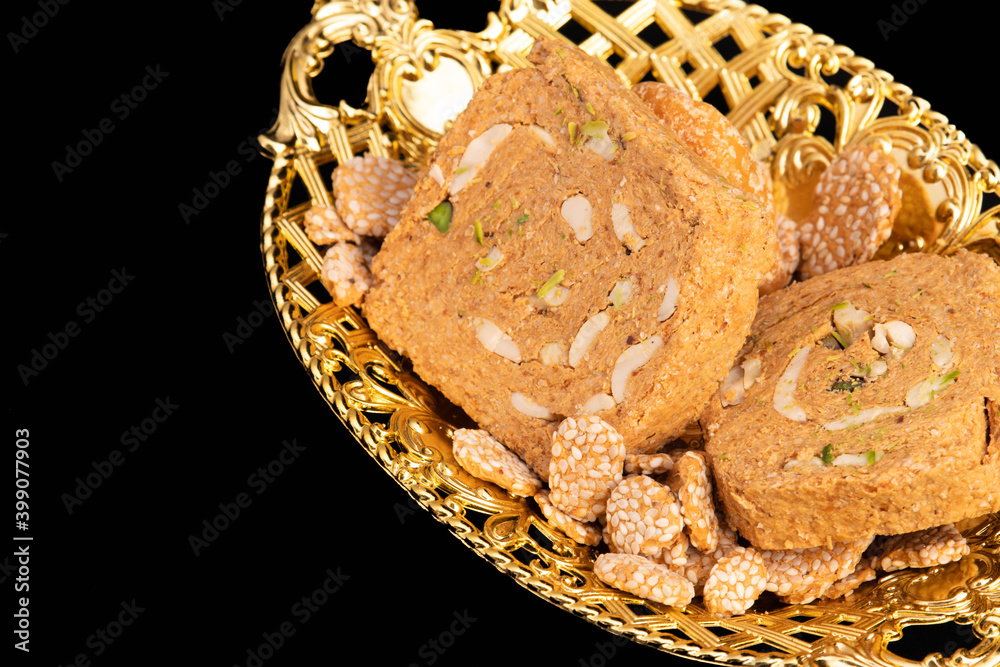 Indian Khasta Gur Ke Gazak Rewadi Barfi Or Tilkut Gajak Tillpatti ...