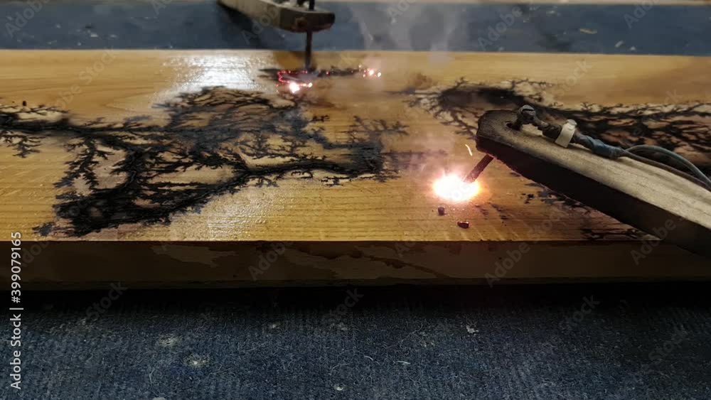 Burning wood with high voltage electricity and water. Fractal burning ...
