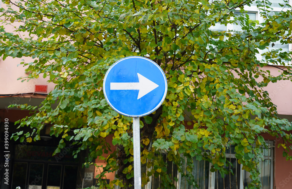 Proceed right only warning sign, Traffic sign label, Compulsory turn ...