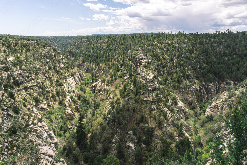 Native Americans troglodytes ruins in Walnut Canyon National Monument ...