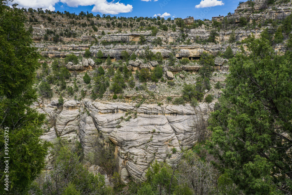 Native Americans troglodytes ruins in Walnut Canyon National Monument ...