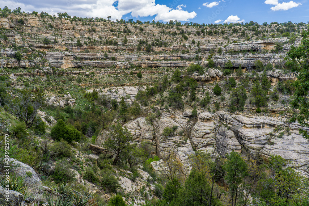 Native Americans troglodytes ruins in Walnut Canyon National Monument ...