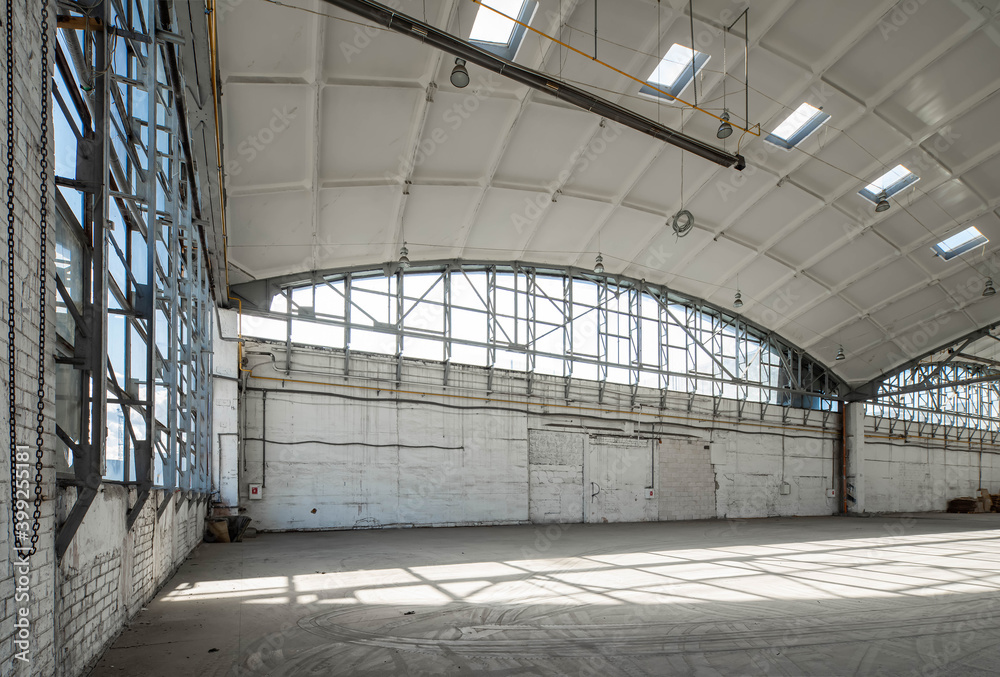 Corner of huge empty industrial warehouse. Modern building ...