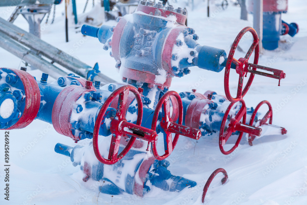 Overhaul of gas wells, coiled tubing installation, Gas-hole prevented ...