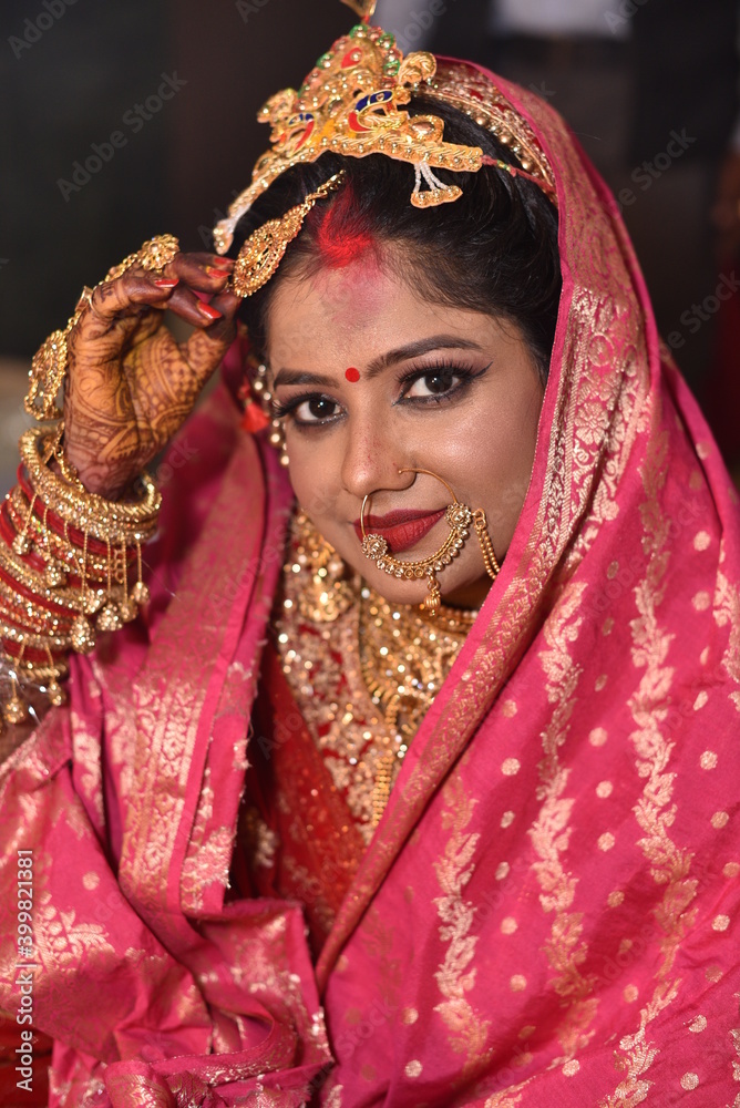 Bareilly, India 2019 : Indian bride flaunting the sindoor on her ...