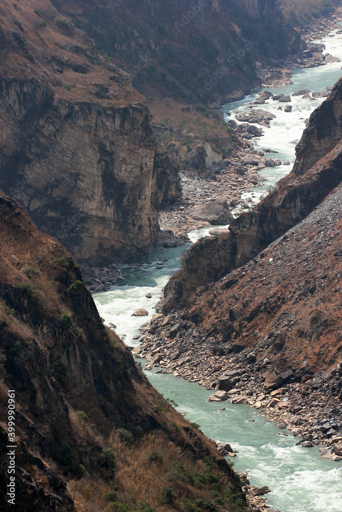 Yangtze river in one of the deepest ravines of the world, Tiger Leaping ...