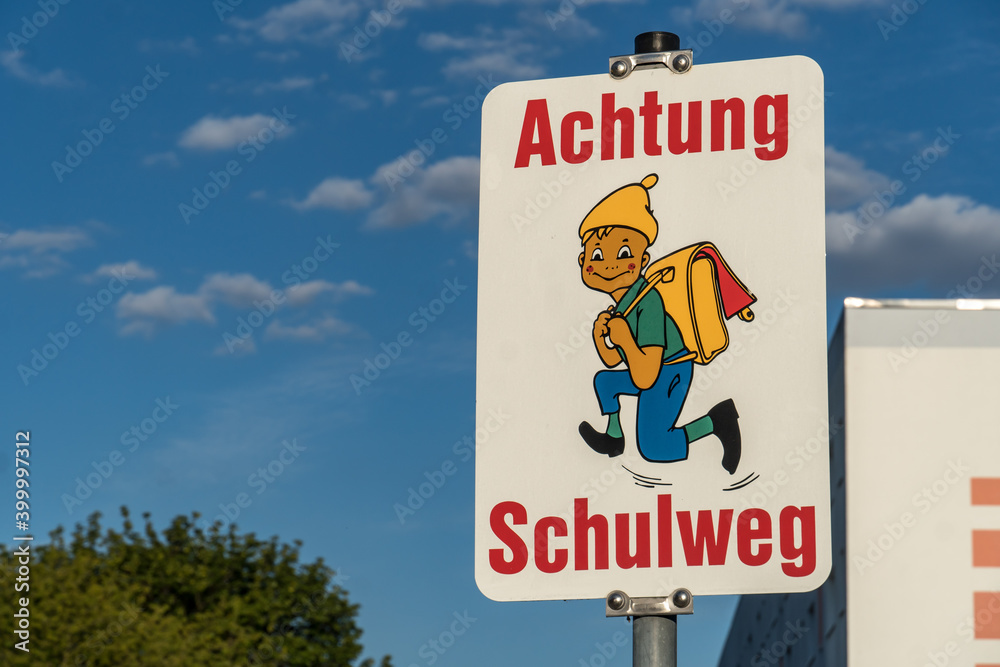 Foto de Achtung Schulweg, German for Attention School warning sign do ...