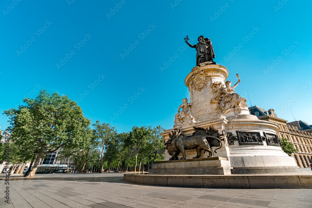 Foto de Place de la Republique.built in 1880. It symbolizes the victory ...