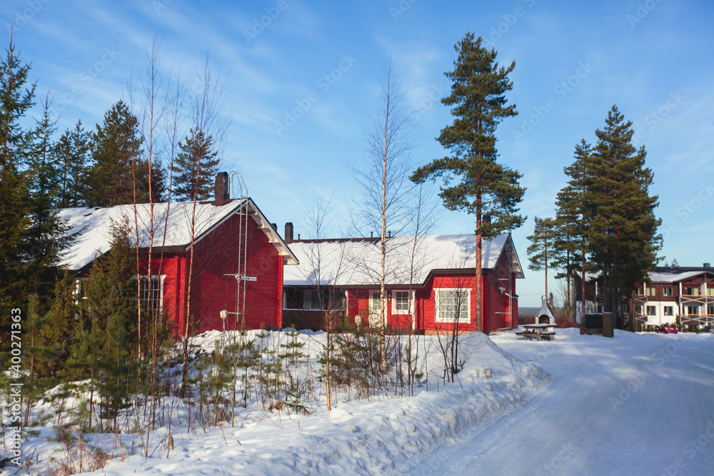 Foto Stock A view of cozy wooden scandinavian cabin cottage chalet ...