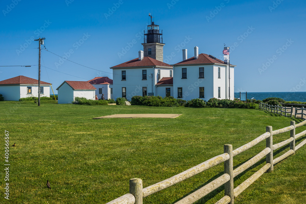 Foto de Beavertail Lighthouse in Jamestown, RI, was built in 1783 and ...