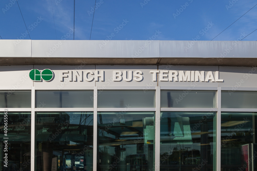 Zdjęcie Stock: TORONTO, CANADA - OCTOBER 22, 2017: Finch bus terminal ...