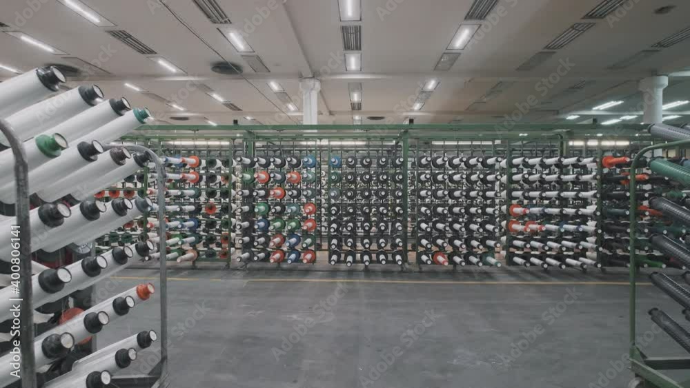 Vidéo Stock glass fiber production at the factory, macro fiberglass ...