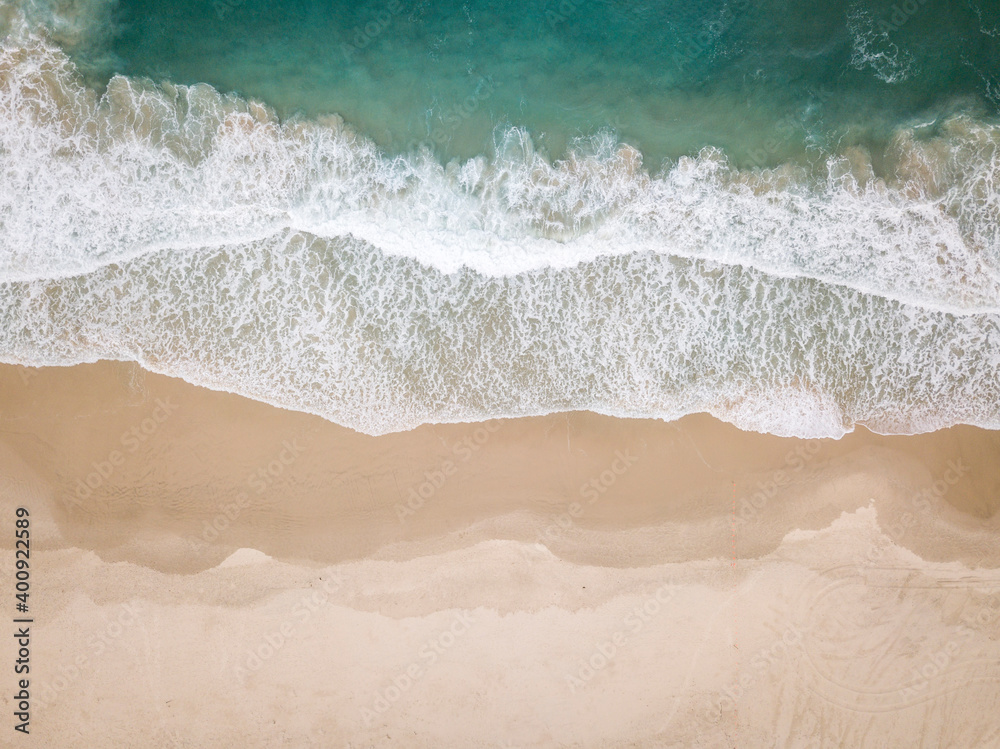 Foto de Aerial drone photo of beach in Australia with Pacific Ocean ...