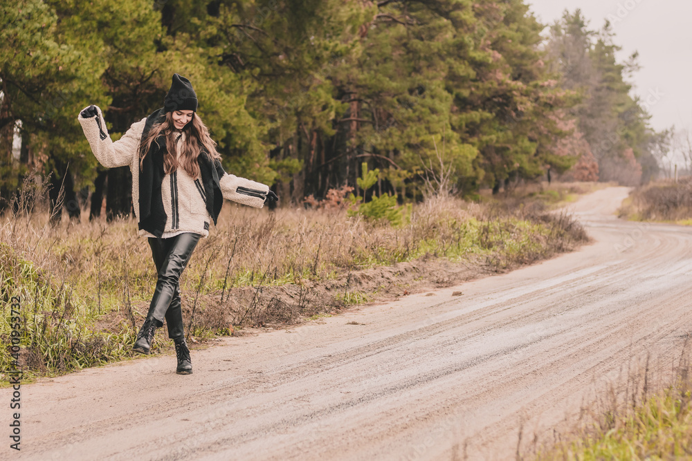 Zdjęcie Stock: A slender woman of model appearance with long dark hair ...