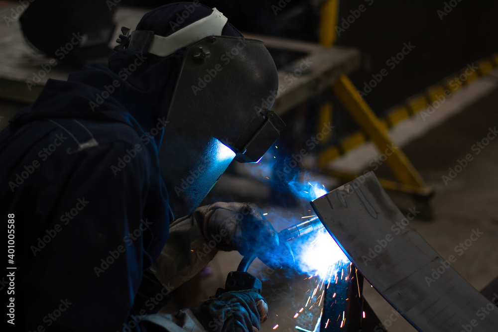 Metal workers use manual labor, Skilled welder, Factory workers making ...