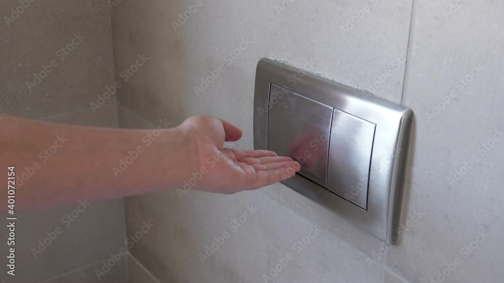 Vidéo Stock Man push flush button in modern toilet, closeup. Flashing ...