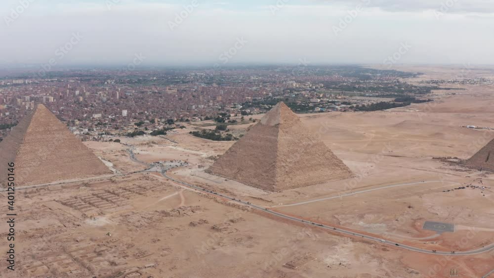 Landscape view of Pyramid of Khafre and Pyramid of Khufu, Giza pyramids ...